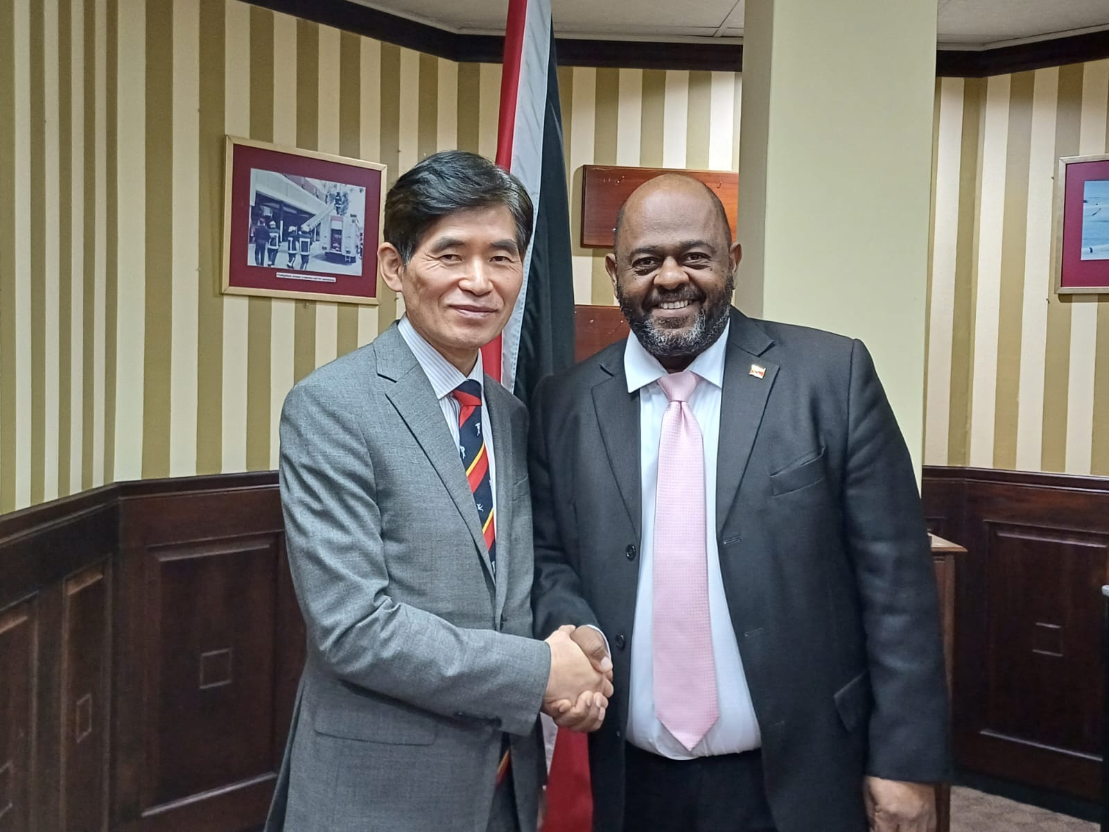 Ambassador Kwon pays courtesy call to Minister of National Defence 상세보기 ...
